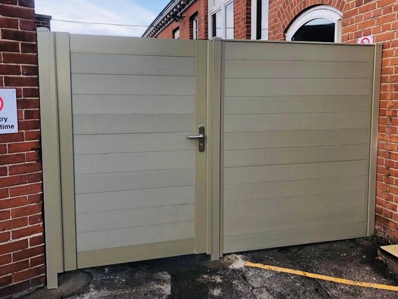 DuraPost Alu Gate Frame Olive Grey